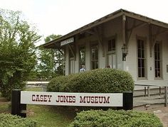 Vaughan MS Railfan Guide