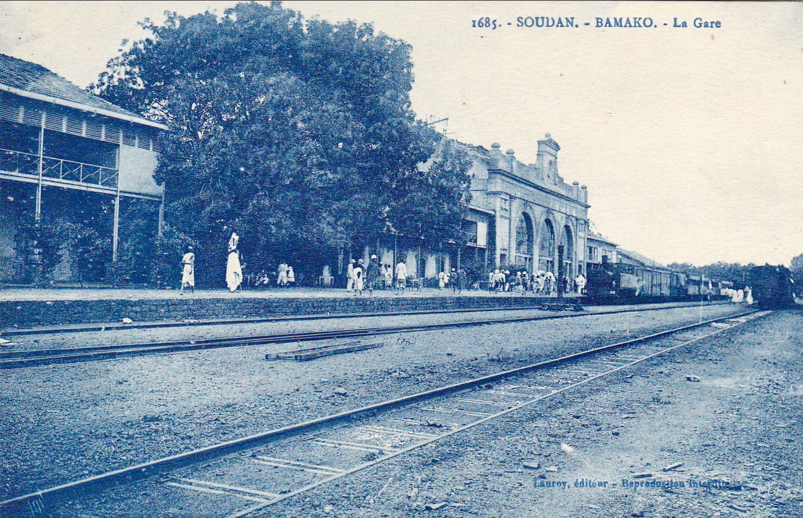 Railroad Stations outside the U.S. and Canada